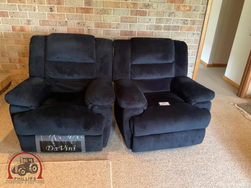 Lot 93 - DaVini Velour Lounge Suite | AuctionsPlus