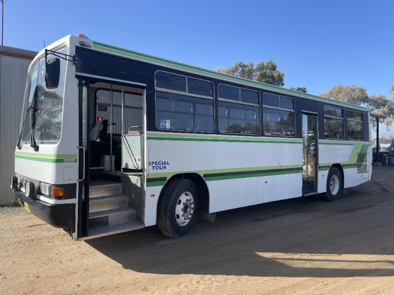 Lot 312 - 1992 Isuzu Bus | AuctionsPlus