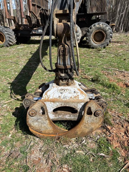 Lot 81 - 820C Log Forwarder 8x8 | AuctionsPlus