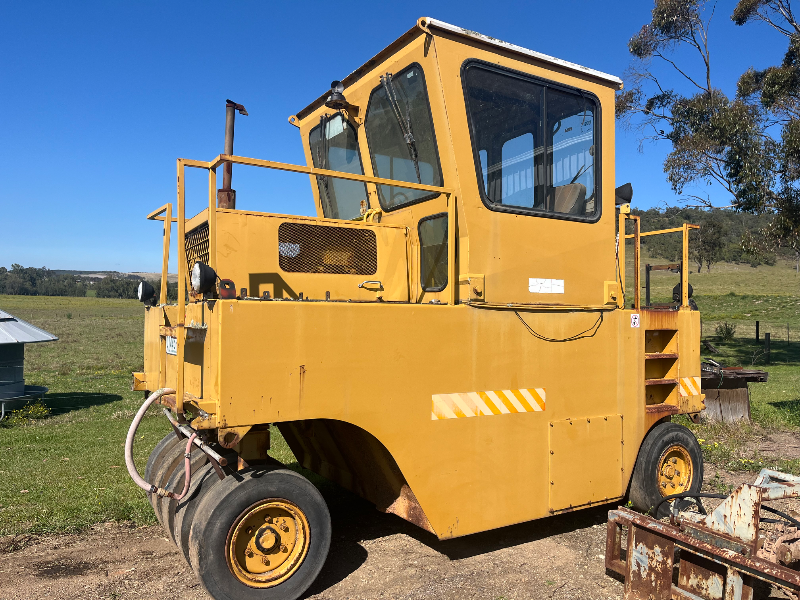 Lot 9 - MULTI TYRE ROLLER | AuctionsPlus