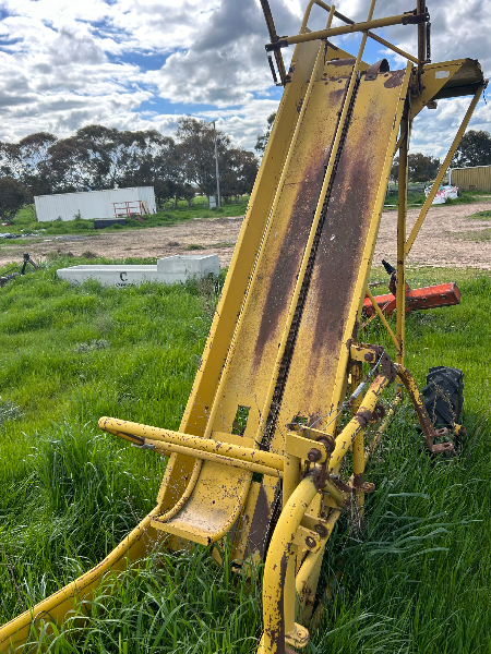 MOBIL-LOAD SMALL SQUARE BALE ELEVATOR | AuctionsPlus