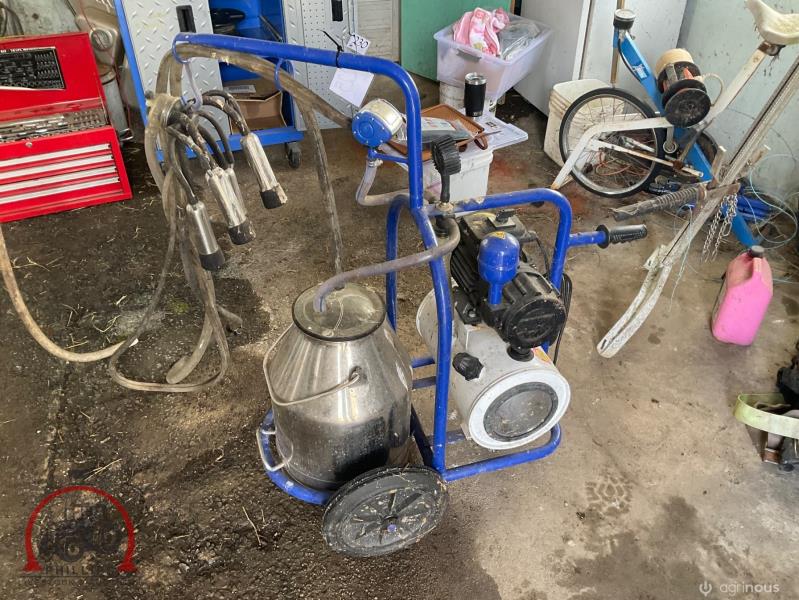 Lot 225 - Daviesway Single Cow Milking Machine/Unit | AuctionsPlus