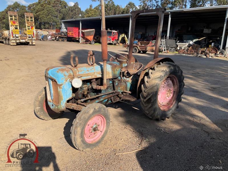 Lot 169 - FORDSON Dexta Tractor | AuctionsPlus