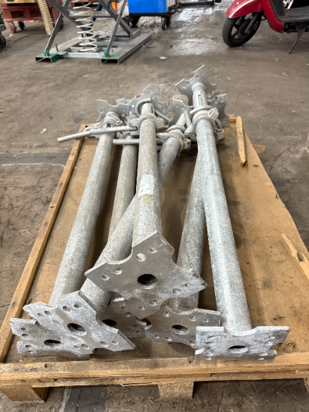 6 Galvanized Steel Acrow Props 1.000M to 1.900M | AuctionsPlus