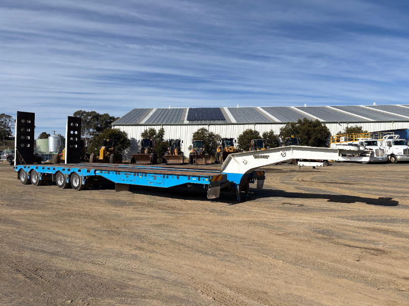Lot 52 - Drake 4x4 Low Loader Full Widener | AuctionsPlus