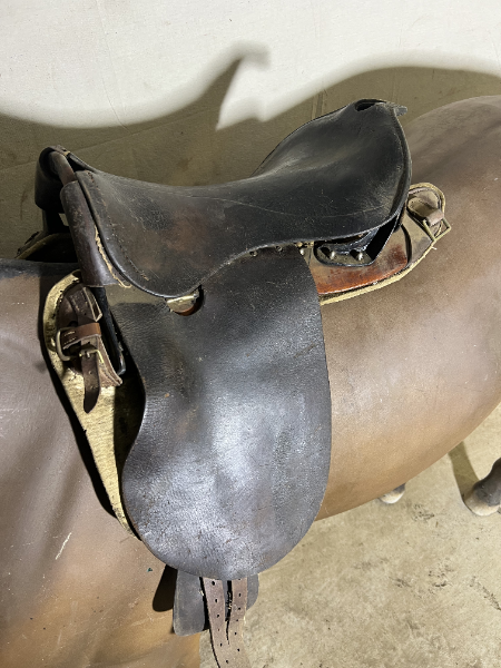 Lot 277 - Military saddle | AuctionsPlus