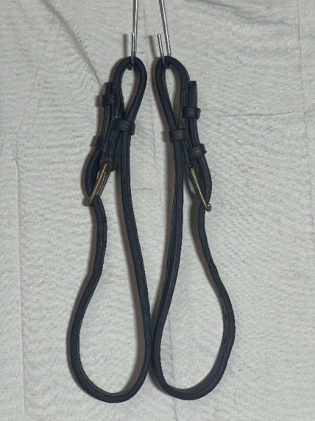 Lot 356 - Pole Straps | AuctionsPlus