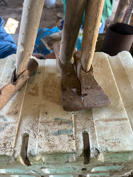 Lot 104 - Rabbit Trap tool | AuctionsPlus