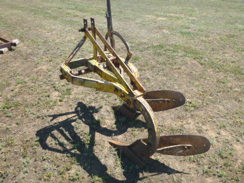 Lot 108 - 3 PL double mouldboard plough, 1 linkage pin broken ...