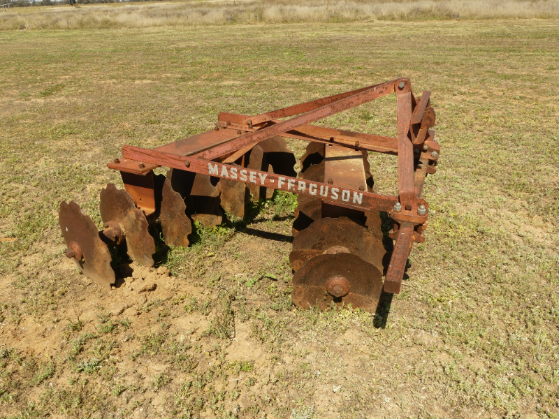 Lot 110 - 3 PL MF disc plough | AuctionsPlus