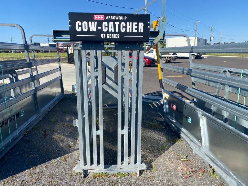 ARROWQUIP VET CRUSH COW CATCHER 4700 N/S GAL | AuctionsPlus