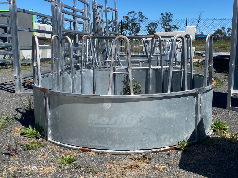 Lot 22 - BOSAG ROUND BALE RING FEEDER | AuctionsPlus