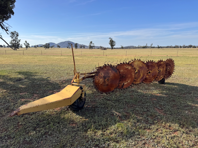 Lot 99 - 6 Wheel Mobilco Hay Rake. | AuctionsPlus