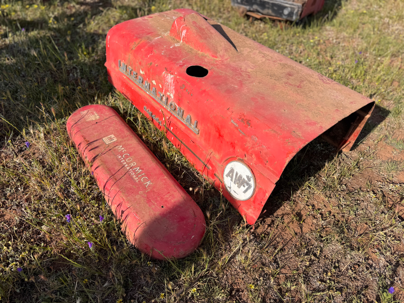Lot 140 - International Bonnet. | AuctionsPlus