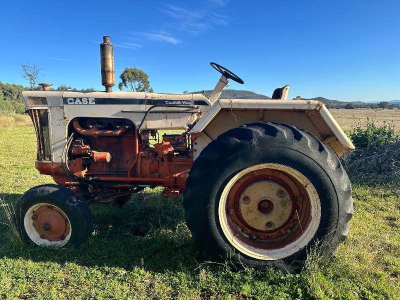 Lot 15 - CASE 832 COMFORT KING TRACTOR. | AuctionsPlus