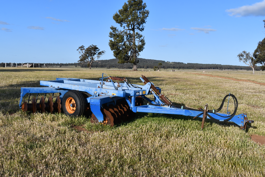 Lot 141 - Grizzly Field Boss offset discs | AuctionsPlus