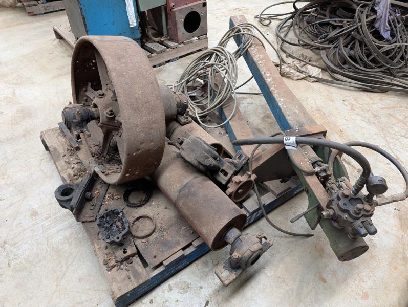 Lot 28 - Hydraulic Valve Bank & Rollers | AuctionsPlus
