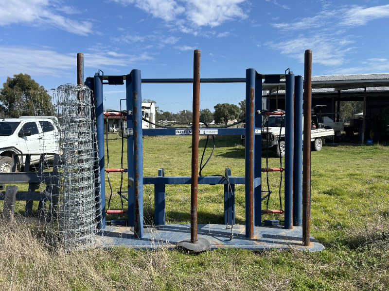 Lot 1 - 'Warwick Gates' 3 Tine dual side Fast Fencer | AuctionsPlus
