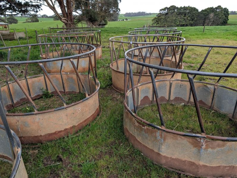Lot 33 - 3x Hay Ring Feeders | AuctionsPlus