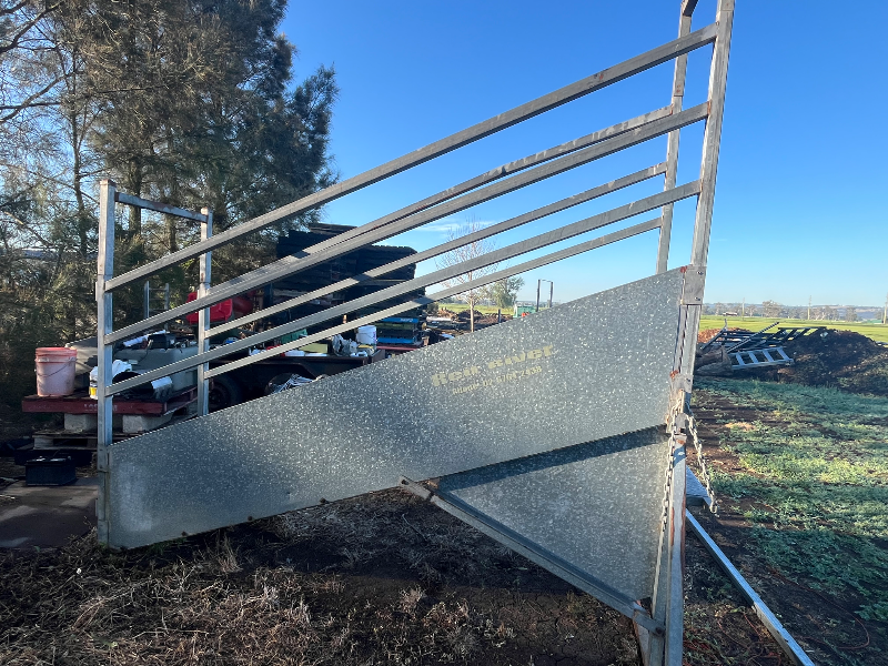 Lot 54 - RED RIVER LOADING RAMP | AuctionsPlus