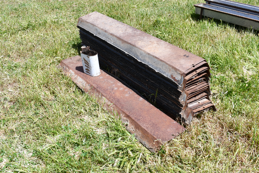 Lot 36 - 44x feed troughs | AuctionsPlus