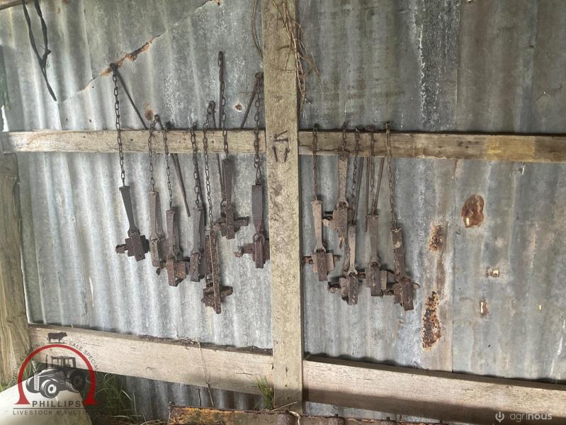 Lot 24 - Rabbit Traps | AuctionsPlus