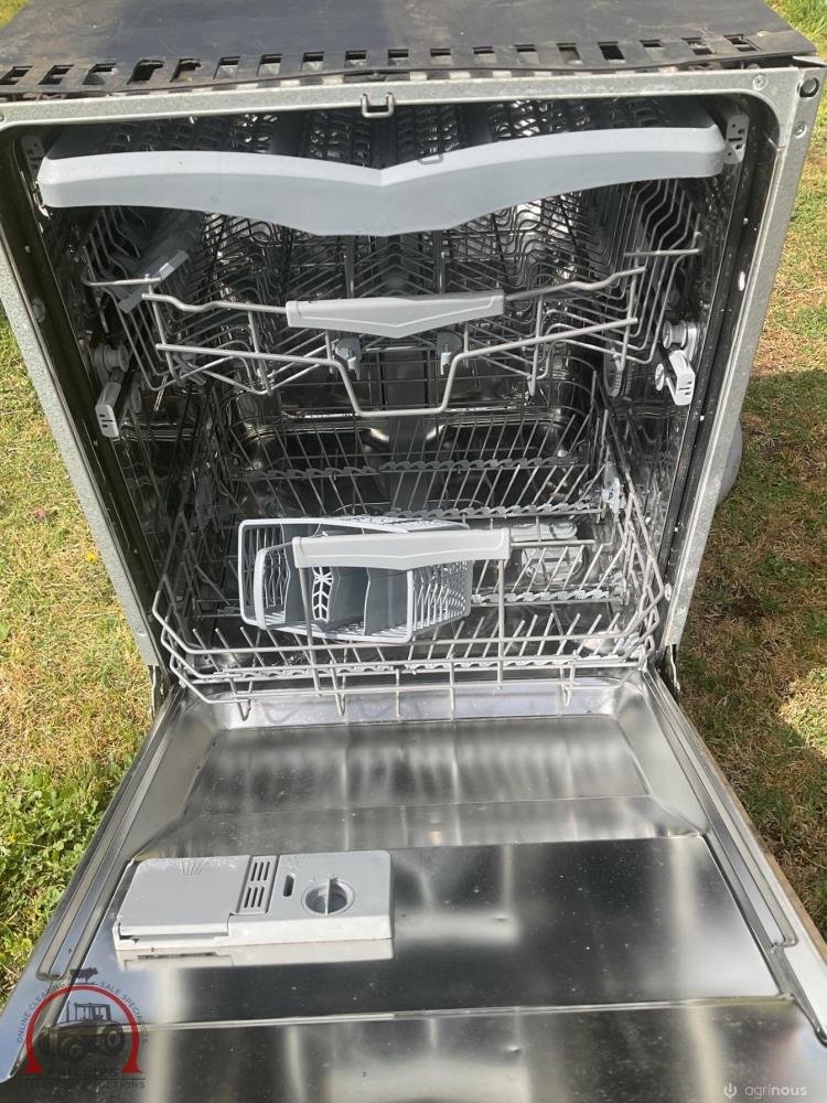 Lot 83 - SMEG Dishwasher | AuctionsPlus