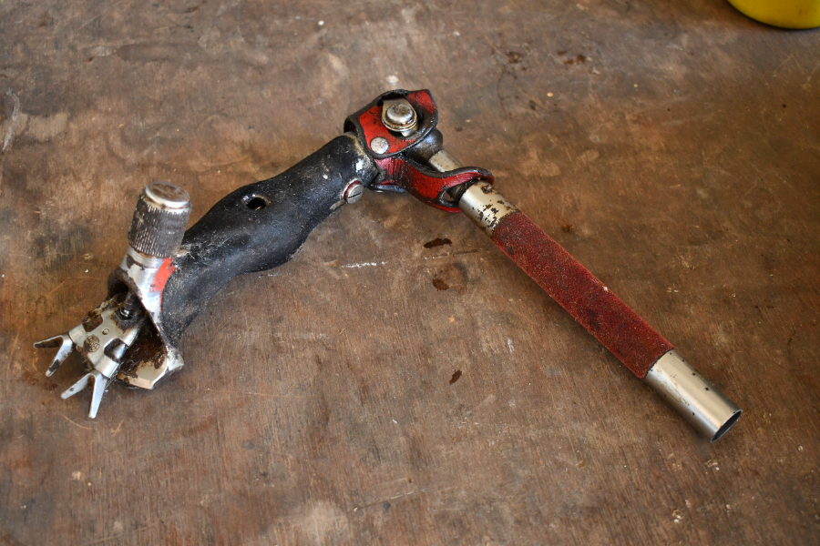 Lot 43 - Sunbeam wide comb shearing handpiece | AuctionsPlus