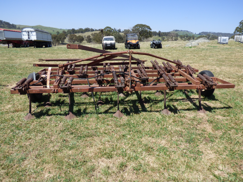 Lot 68 - IH Fire harrows | AuctionsPlus