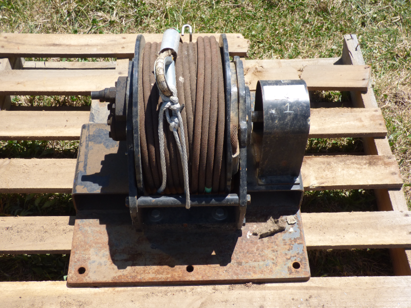 Lot 110 - Hydraulic winch | AuctionsPlus