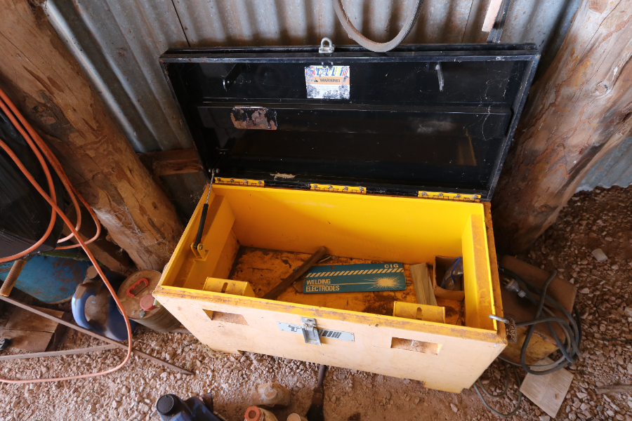 Lot 85 - TTI Lockable Tool Box, Old Welder & Oils | AuctionsPlus