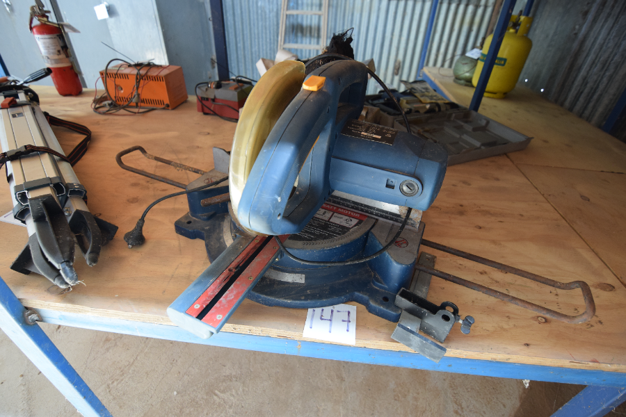 Lot 147 - Timber Docking Saw | AuctionsPlus