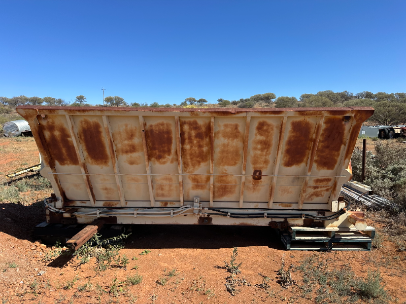 Lot 93 - Side Tipper Body | AuctionsPlus