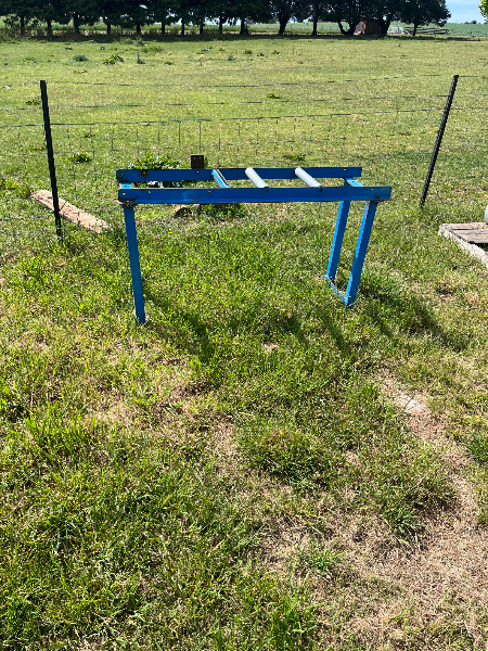 Metal Stand. | AuctionsPlus