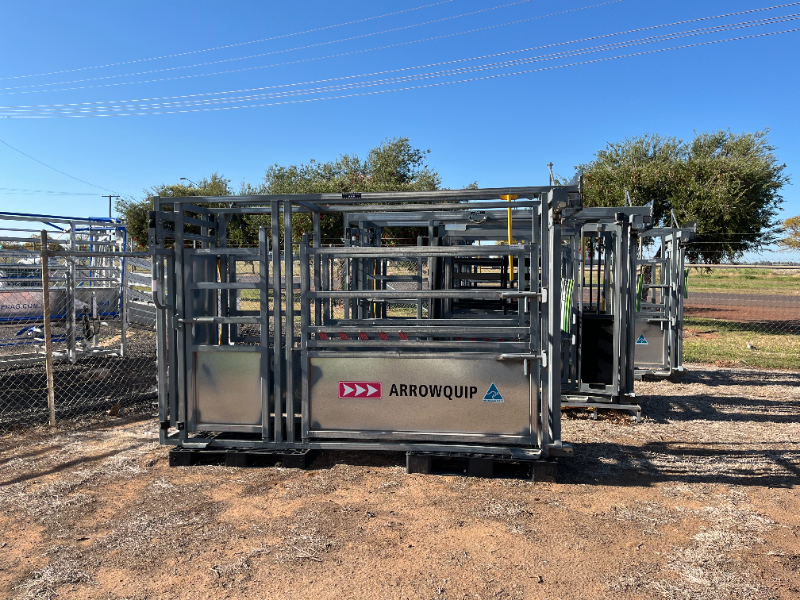 Lot 11 - ARRO VET CRUSH COW CATCHER 4700 N/S GAL | AuctionsPlus