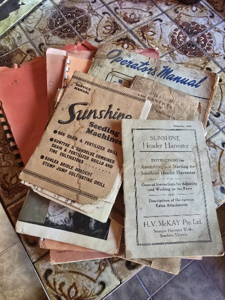 Lot 146 - Antique Manuals | AuctionsPlus