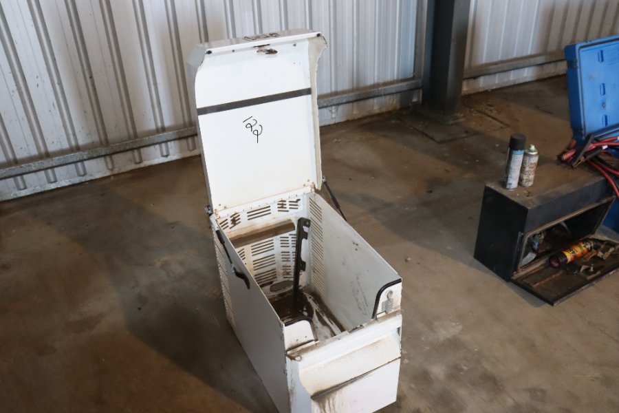 Lot 122 - DSM Fridge Box | AuctionsPlus