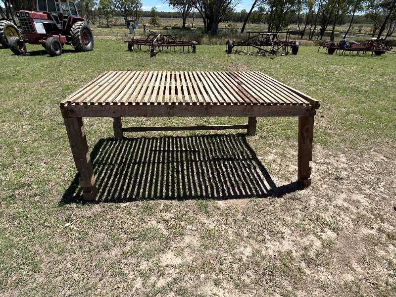 Lot 17 - Wool Classers Table | AuctionsPlus