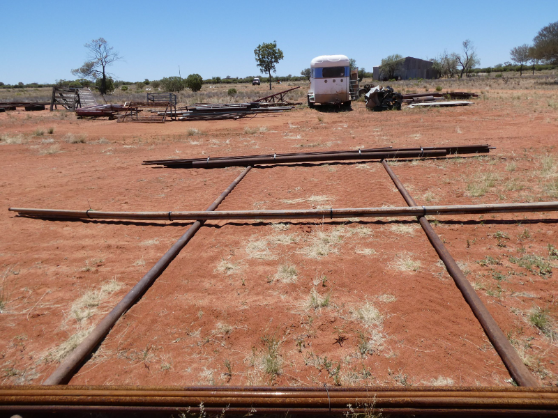 Lot 205 - GAL PIPE - BENT | AuctionsPlus