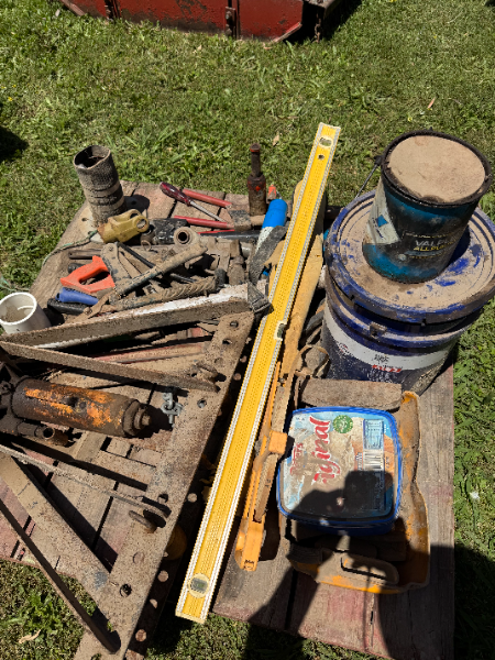 Lot 100 - Pipe bender, spirit level, tape measure, grease guns, wrench ...