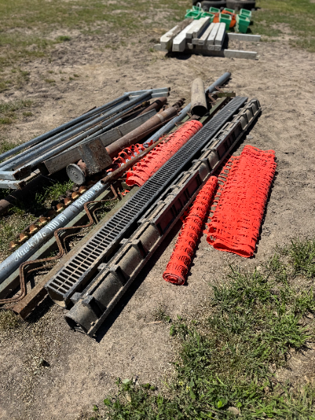 Lot 30 - Misc. fencing, augers, gate panels, plastic gutter, 2 top gate ...