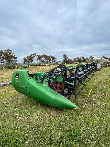 Lot 141 - John Deere 635D Draper Front | AuctionsPlus