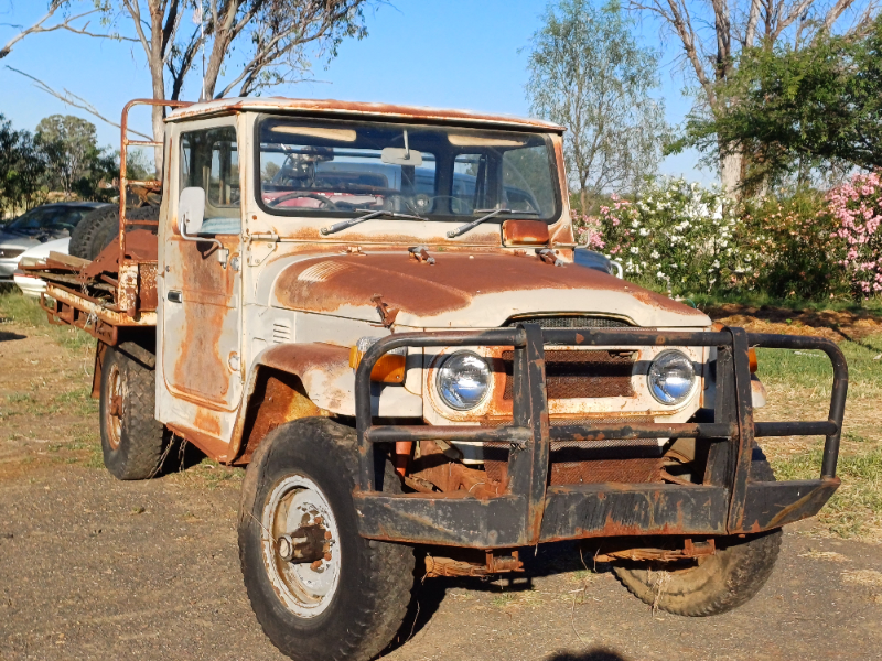Lot 5 - 1976 Toyota FJ45 Landcruiser tray back 4x4. | AuctionsPlus