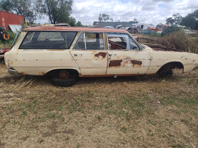Lot 26 - 1969 VF Valiant wagon body. | AuctionsPlus