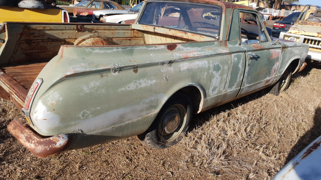 Lot 33 - 1967 VC Dodge ute. Sold as a cheaper version of the Valiant ...