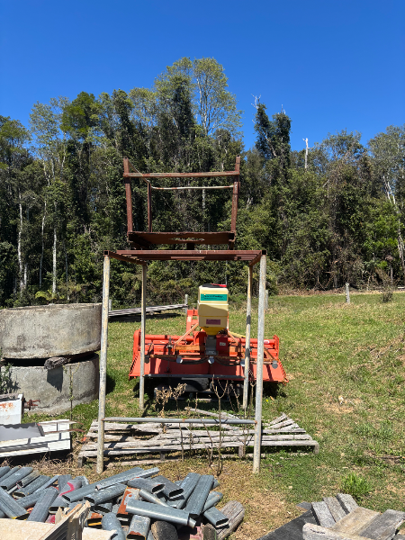 Lot 47 - Balka Bag Stand | AuctionsPlus