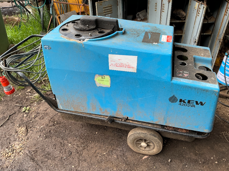 Lot 21 - Kew 4203VA Hot/cold water electric pressure cleaner | AuctionsPlus