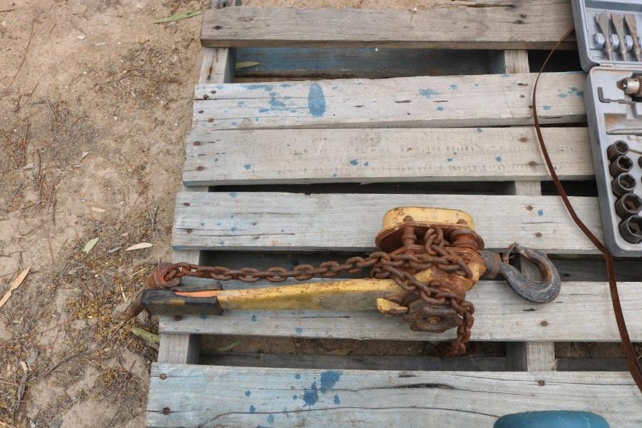 Lot 47 - Endless Chain | AuctionsPlus