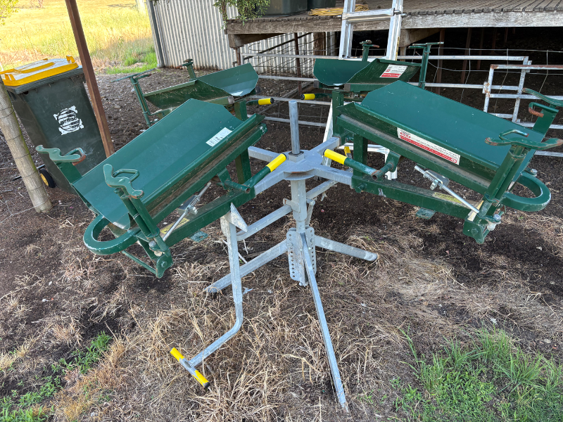 Lot 272 - Arrow Farmquip Rotary Lamb Marking Cradle | AuctionsPlus
