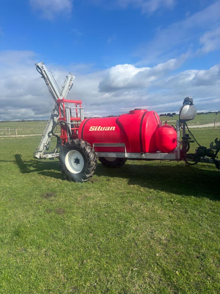 Lot 38 - 2021 Silvan Trailing Boom Sprayer - 2500L, 15m Boom | AuctionsPlus